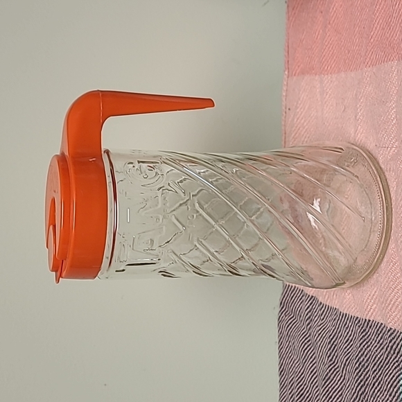 Anchor Hocking | Kitchen | Vintage Anchor Hocking Tang Swirl Pitcher ...